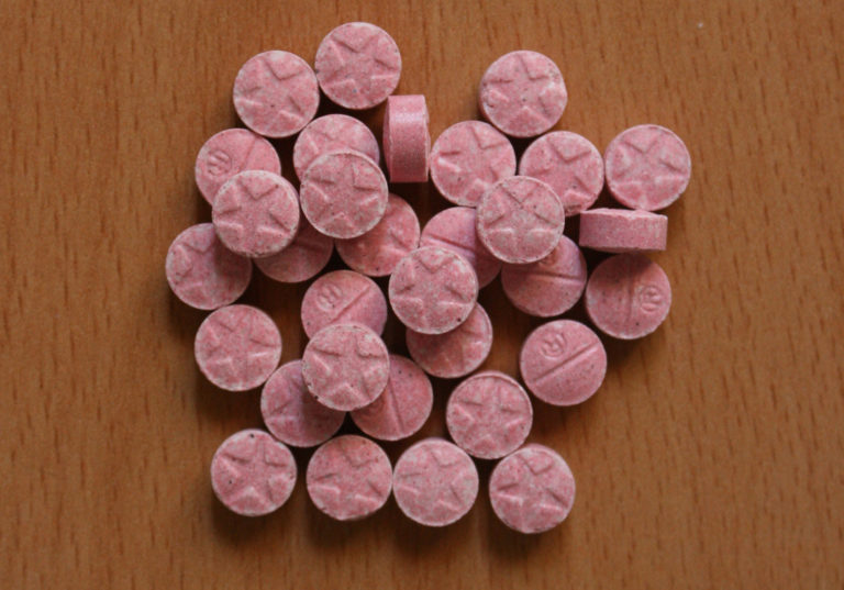 Un estudio clínico afirma que la "bajona" del MDMA se puede evitar