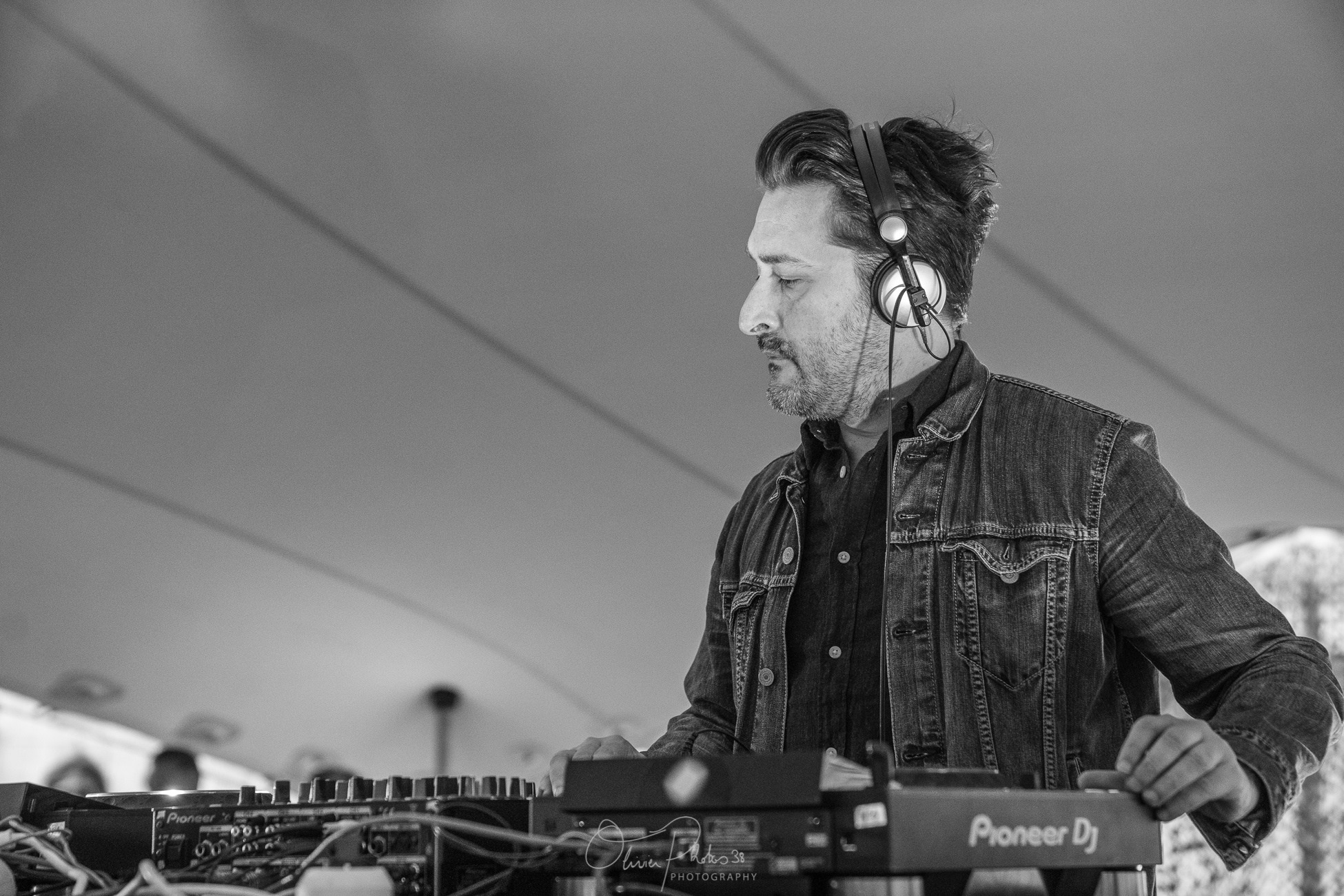 The Hacker: electro futurista, música maquinal y techno intenso