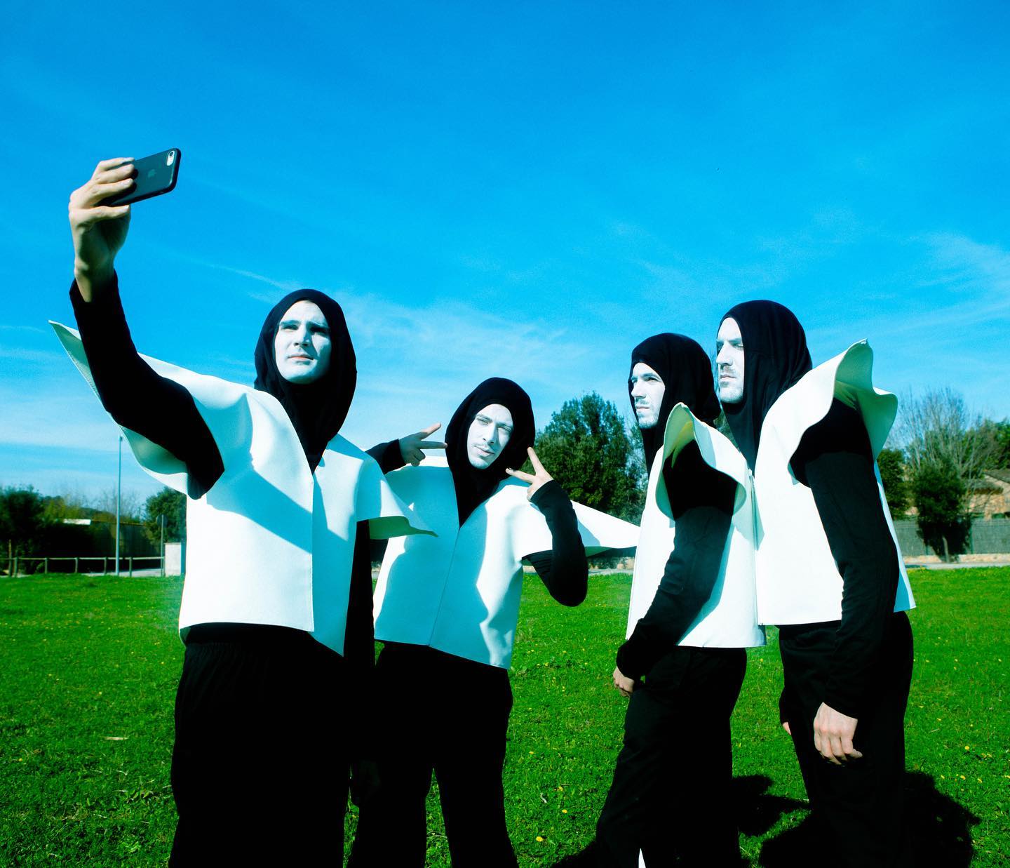 Mainline Magic Orchestra: How 2 Please Me (Primavera Labels)