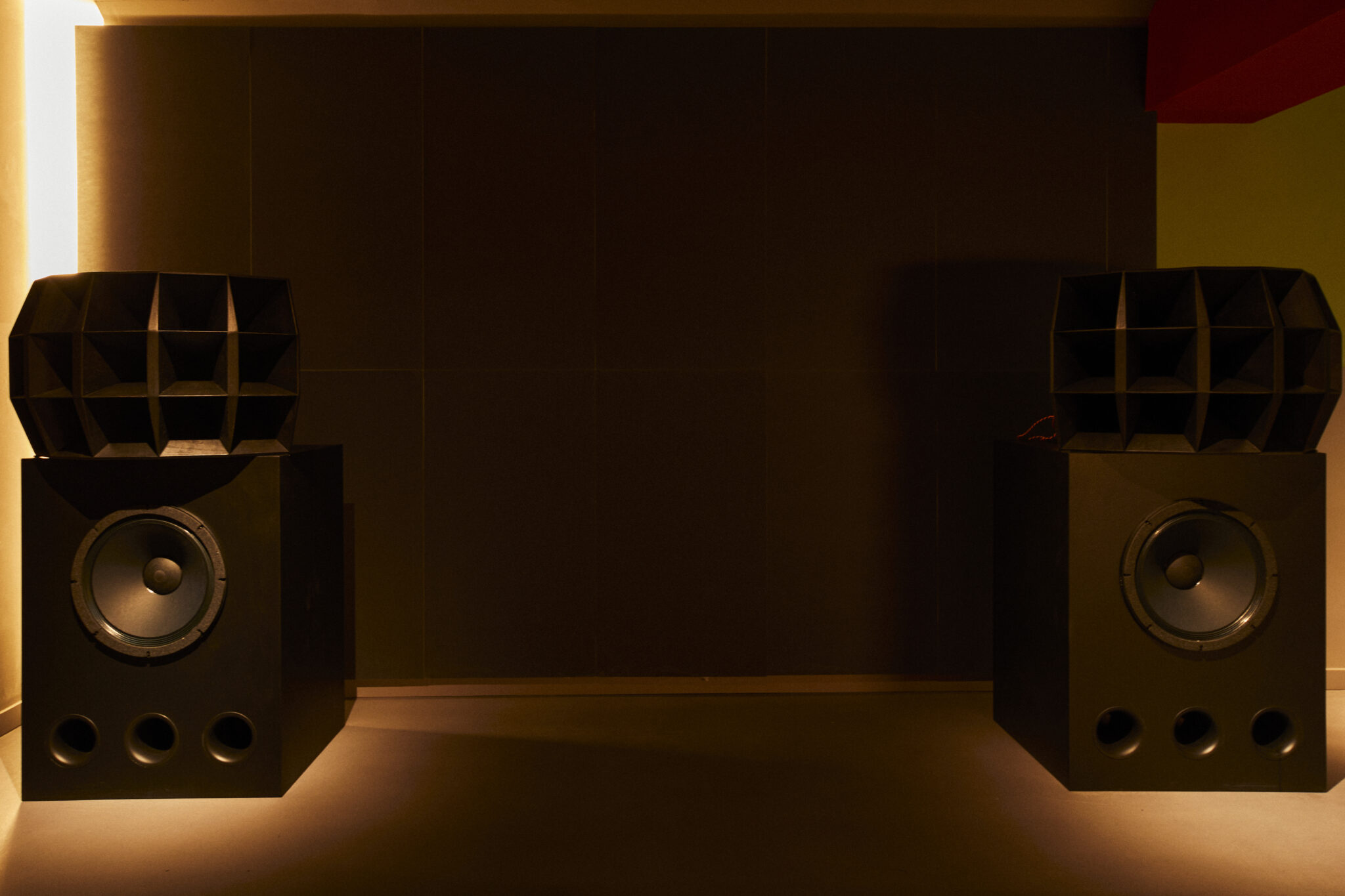 Oblicuo Hi-Fi Bar: el concepto que arrasa en Barcelona